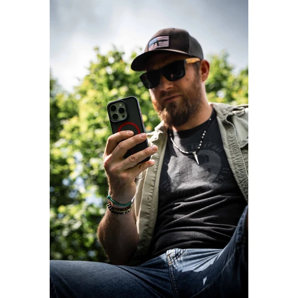 Tactical MagForce Hyperstealth 2.0 kryt iPhone 13 Black/Red - iWant.cz